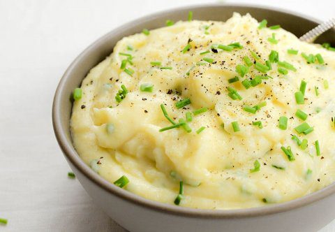Steakhouse Smoked Gouda Mashed Potatoes - The Taste Edit
